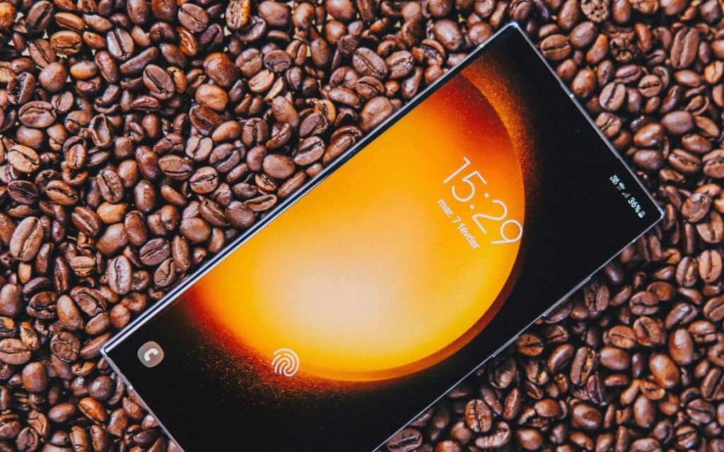 Samsung stamping fake moons over your photos is pure Samsung | The Point